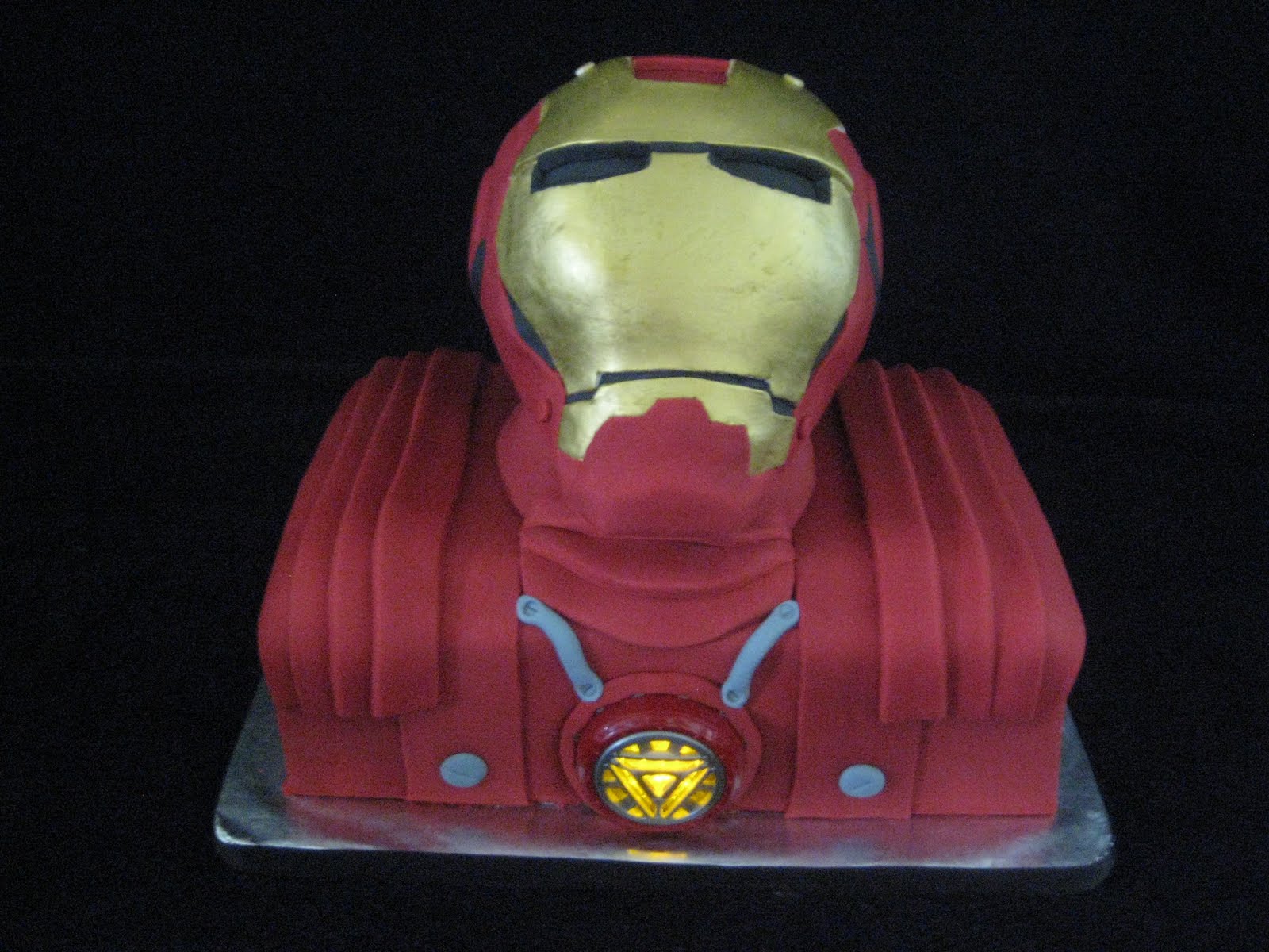 Taryne's Tasty Treats: Iron Man Cake