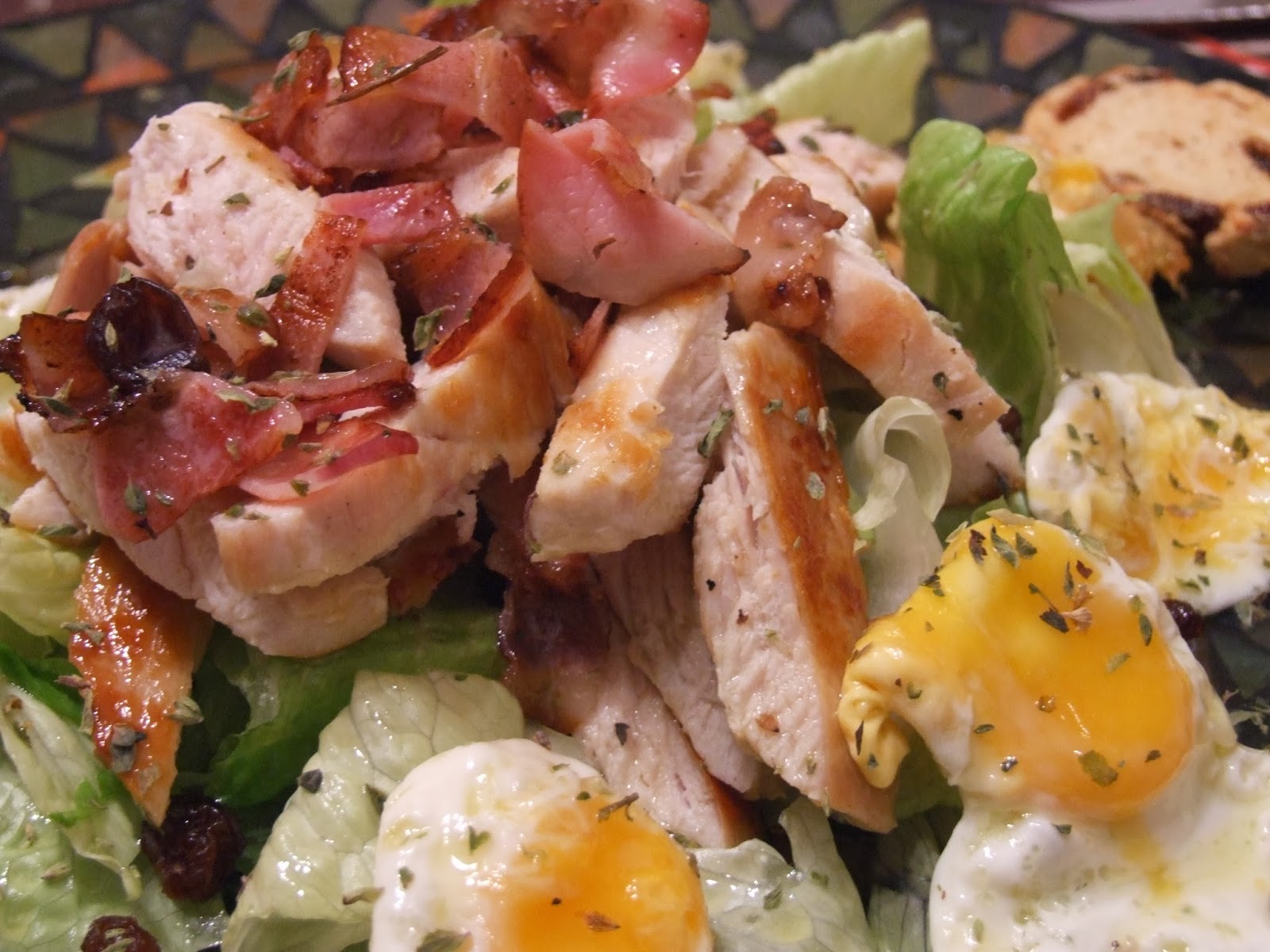 Las Lorecetas: ENSALADA DE POLLO, BACON Y HUEVOS DE CODORNIZ