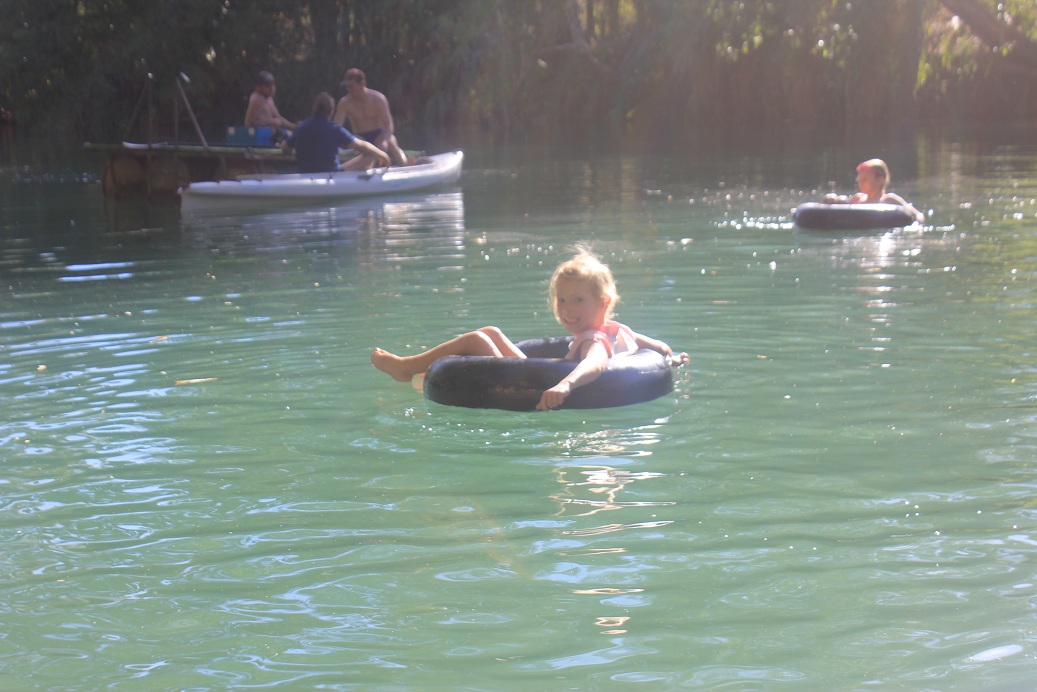 deantrekaroundoz2012: Day 50. Sunday 12 th August Adele's Grove (Lawn ...