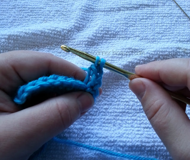Stephie's Corner: crochet 101 :: crochet in the front loop