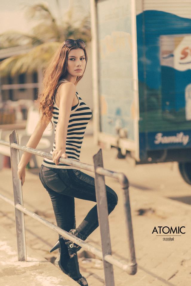 Myanmar Famous Singer & Photo Model- Chan Chan - သစၥာလမ္း