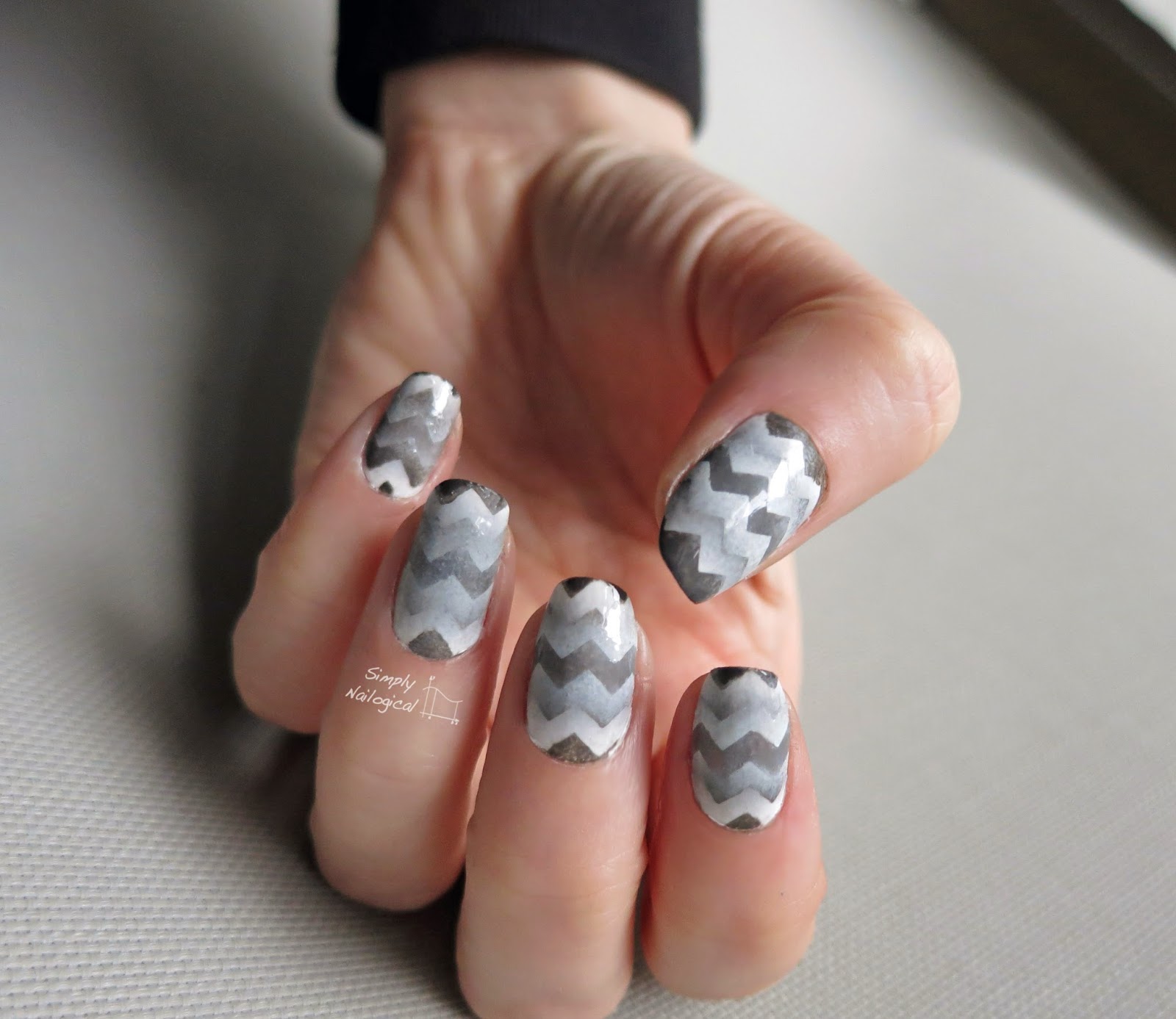 Simply Nailogical: Greyscale chevron returning reciprocal gradient
