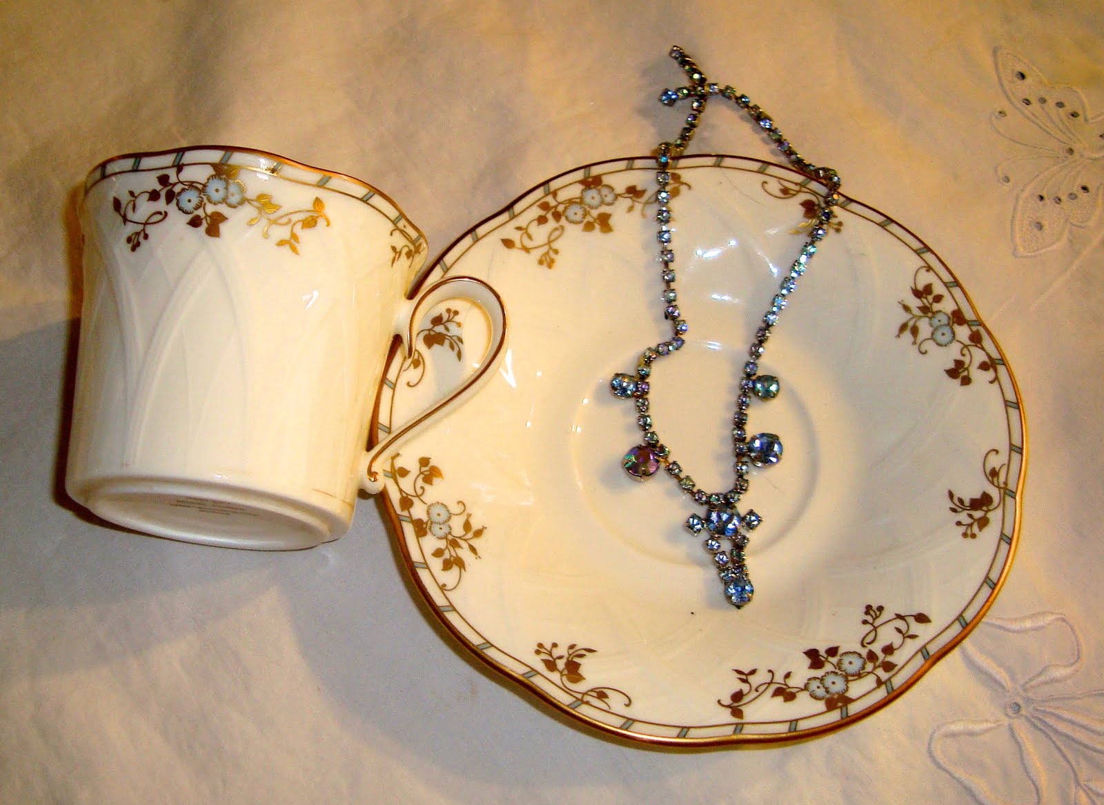 Martha's Favorites: TEA CUPS PRETTY IN BLUE!