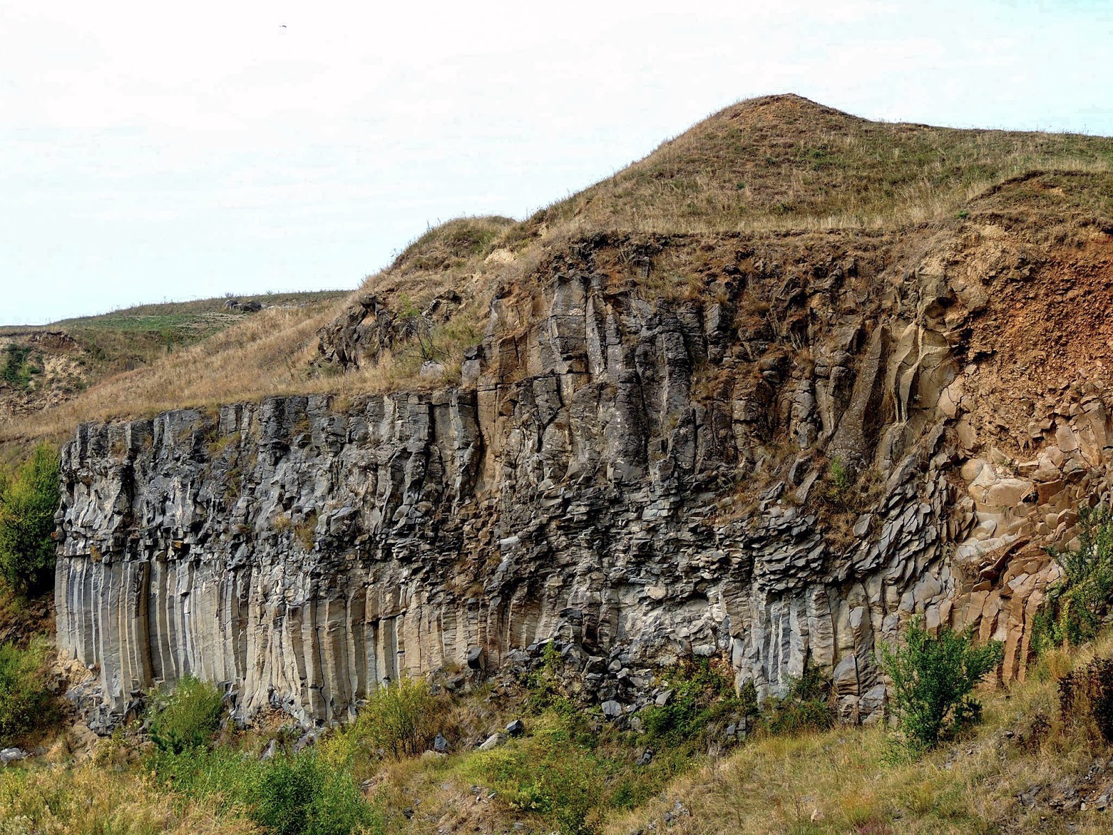 Poveştile mele: Racos, coltul cu nestemate: vulcan, coloane de bazalt ...