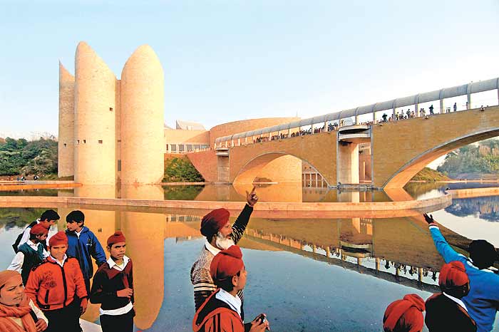 Punjabi Jatt86: Virasat E Khalsa Pictures, Virasat-E-Khalsa Images