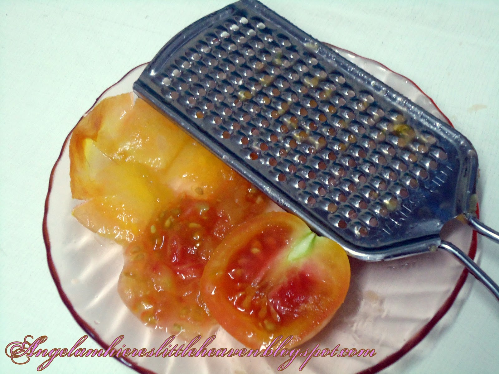 Angelamhiere's Little Heaven: DIY: How To Make Your Own Tomato Mask