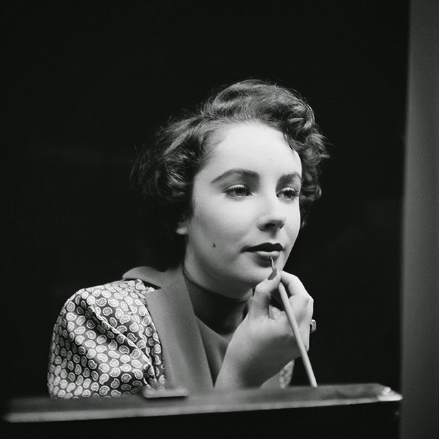 40 Beautiful Black and White Photographs of Elizabeth Taylor in Her ...