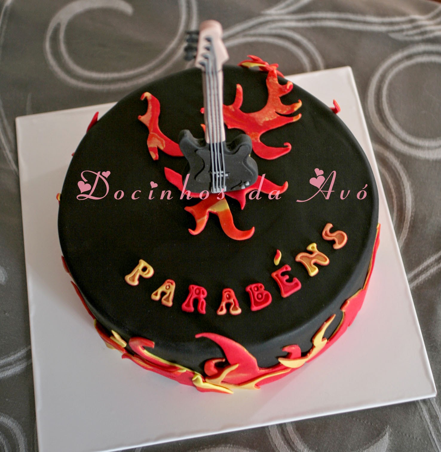 Docinhos da Avó - Cake and Party Design: Bolo Rock Star