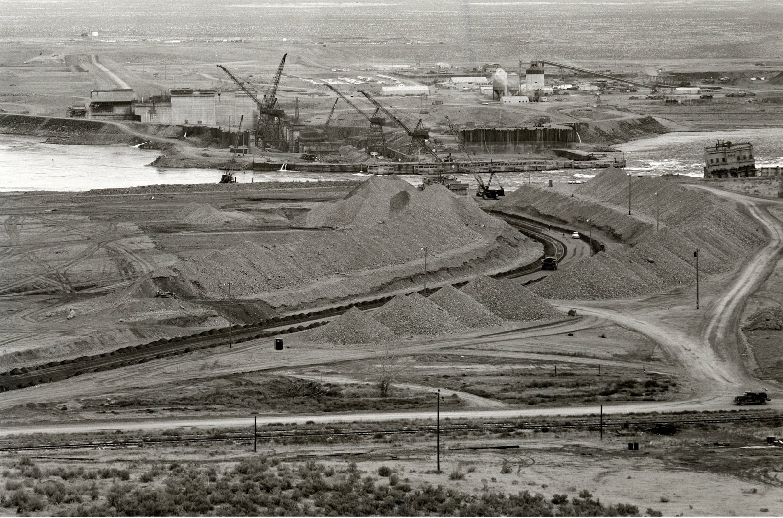 Big Bend Railroad History: Priest Rapids Dam Railroad Spur