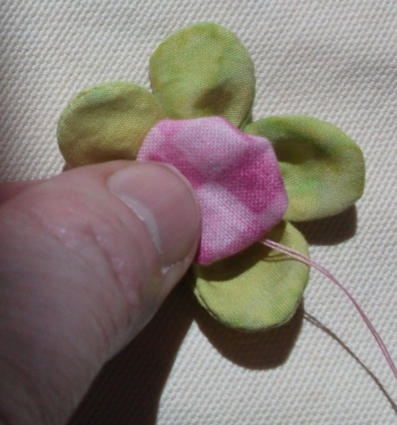 Pieceful Living: Flower Tutorial