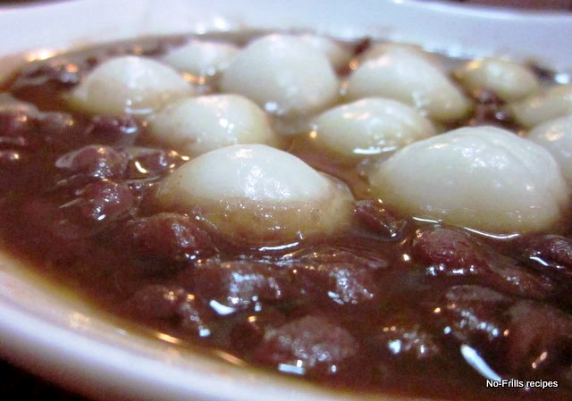 Tong yuen in red bean soup