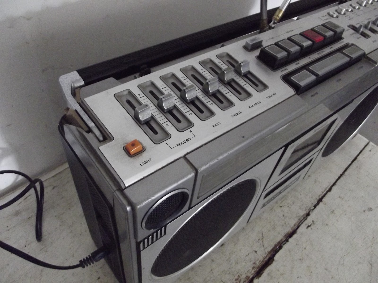 SHARP GF-9090 BOOMBOX GHETTOBLASTER stereo radio cassette vintage FM