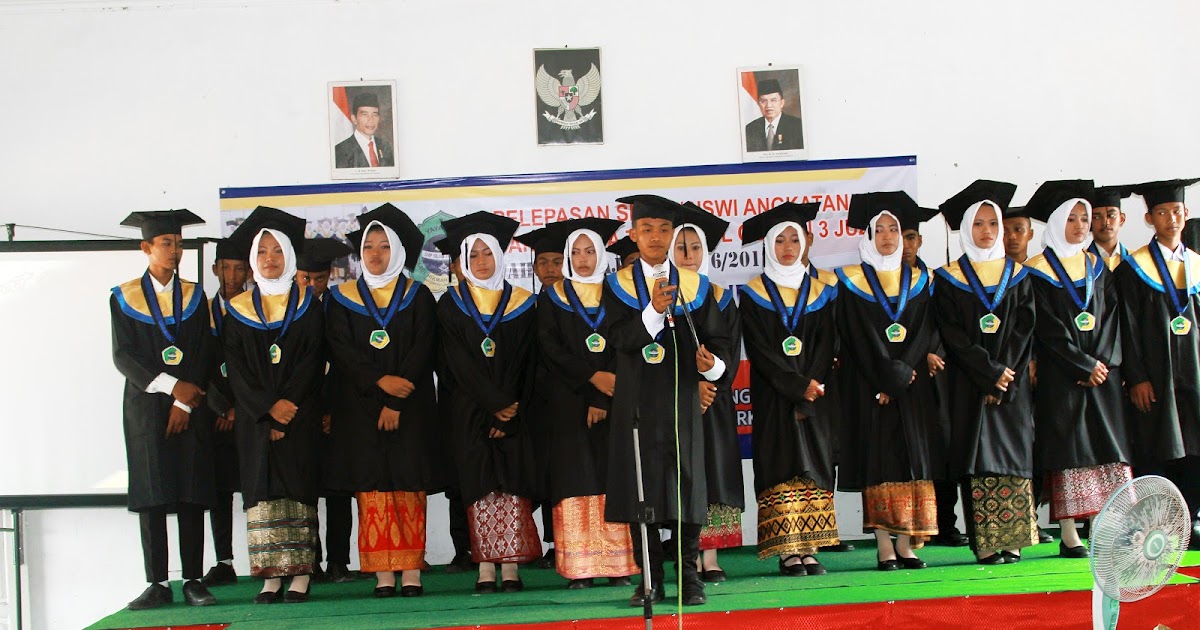 WISUDA SMP IT DARUL HIKMAH 2016/2017