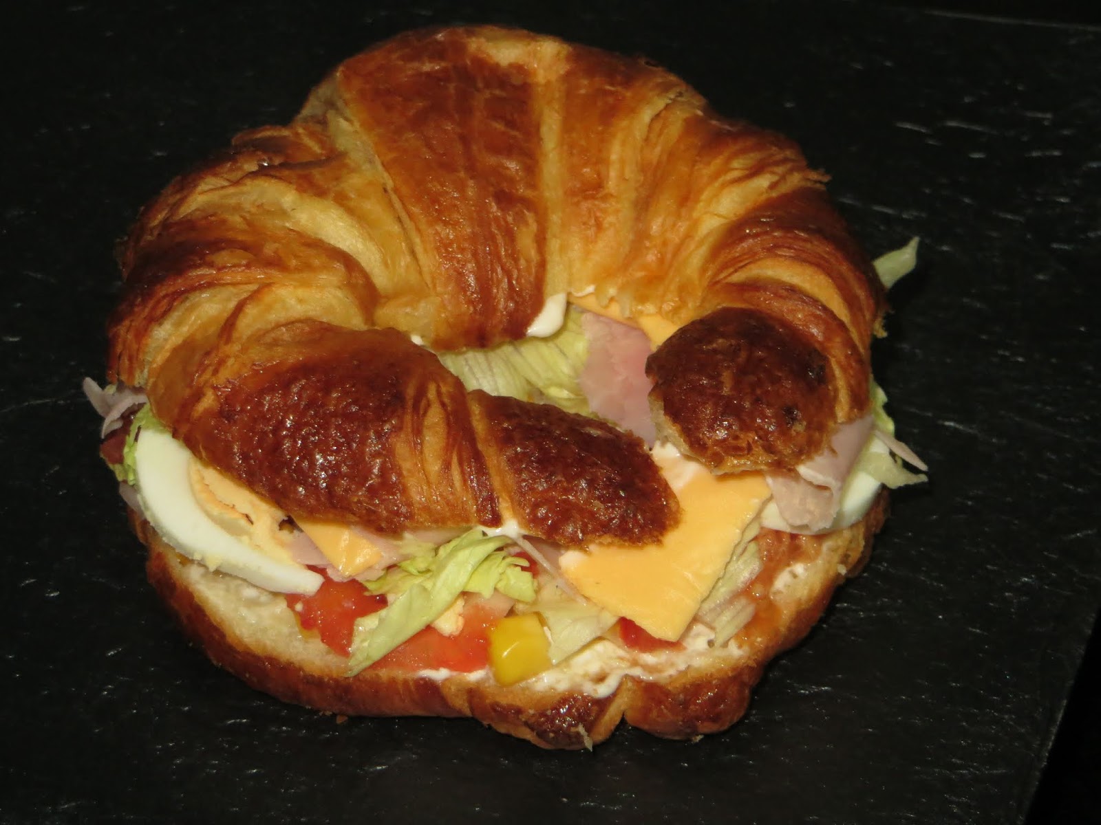 La Cuchara En La Maleta Croissant Vegetal Con JamÓn York Y Queso