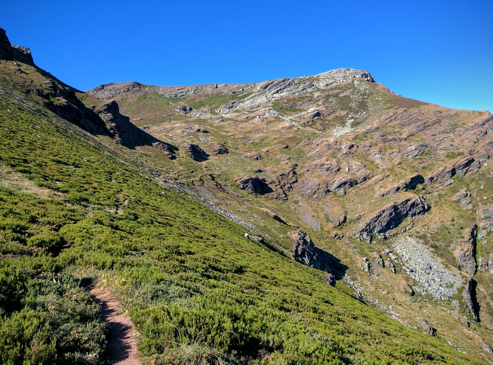 A lo bouzo: Peña Trevinca desde Fonte da Cova [León]
