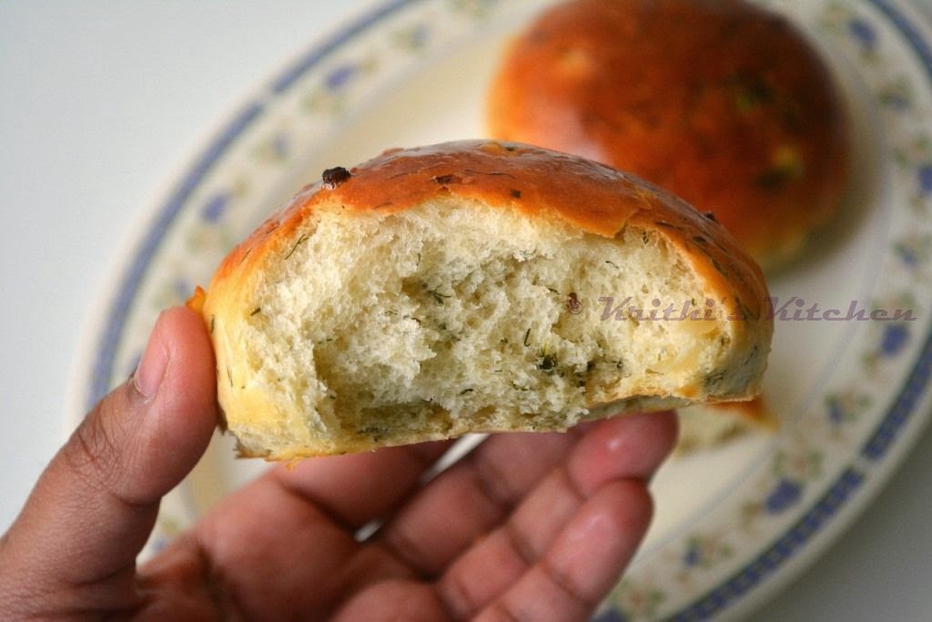 Krithi's Kitchen: Bakery Style Kharaa Buns / Savory Onion Dill Buns ...