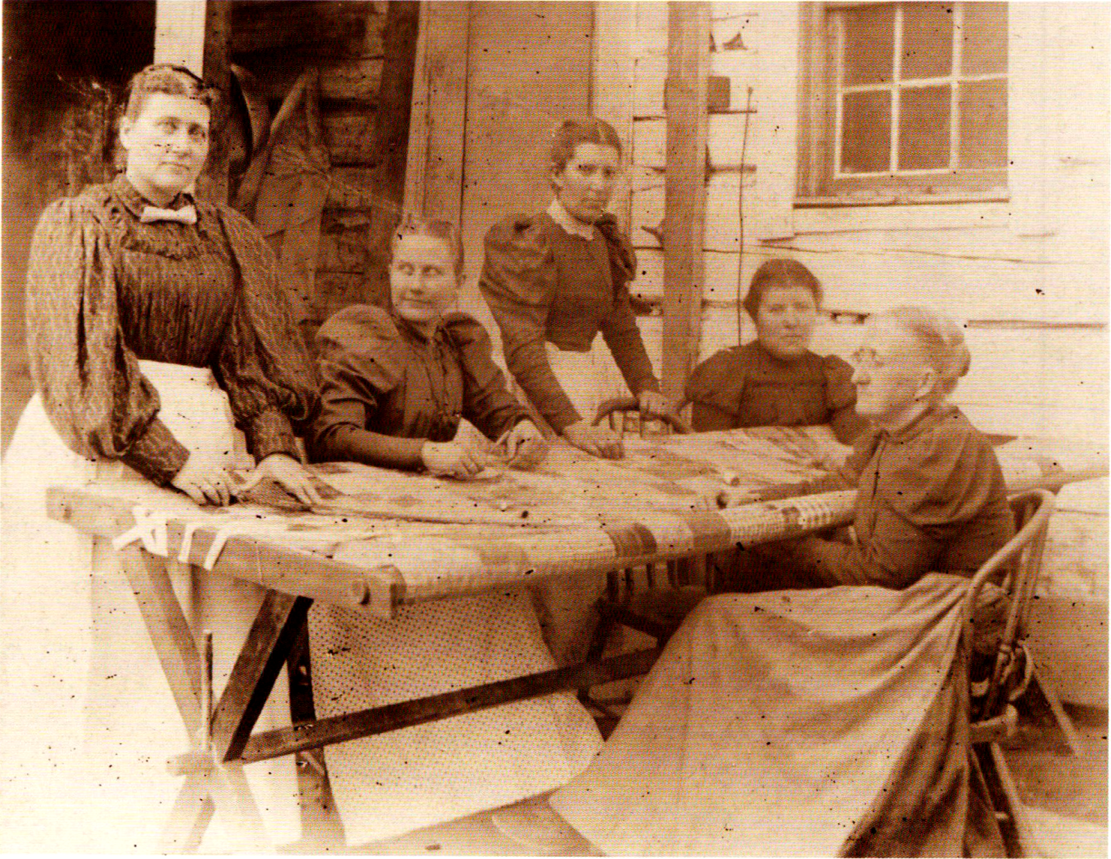 Sweet Americana Sweethearts Pioneer Quilting Bees And Grandma s sweet-americana-sweethearts-pioneer-quilting-bees-and-grandma-s