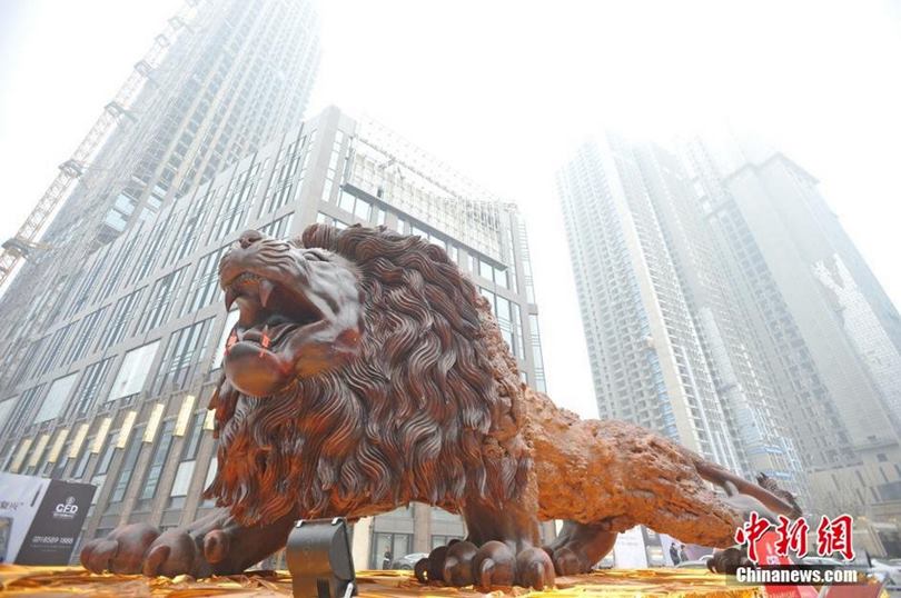 The Oriental Lion — Wolrds largest Single Tree Trunk Sculpture