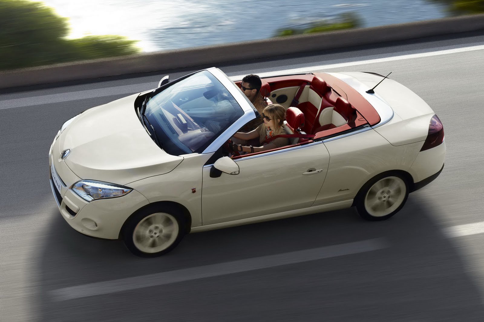 Renault Megane Coupe-Cabriolet Floride (One Minute Review) ~ Divine Glitz