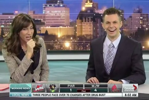 Canada 2.0: Mima una scena hot in tv, ma in realtà è uno spazzolino da ...