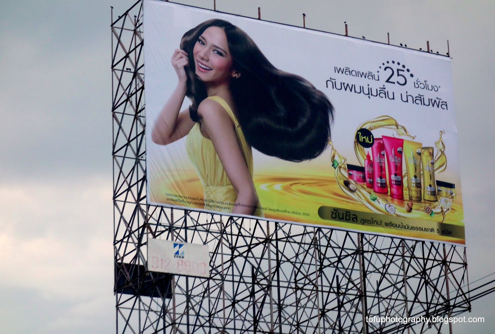 Tofu Photography: Giant Sunsilk advert in Thailand