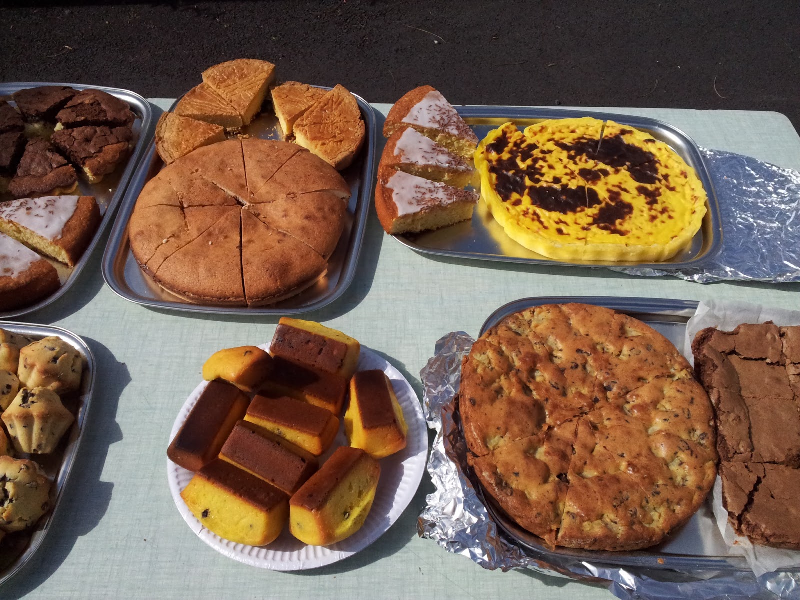 APE d'EVRECY et de sa région: Vente de gâteaux du 12 avril - Photos