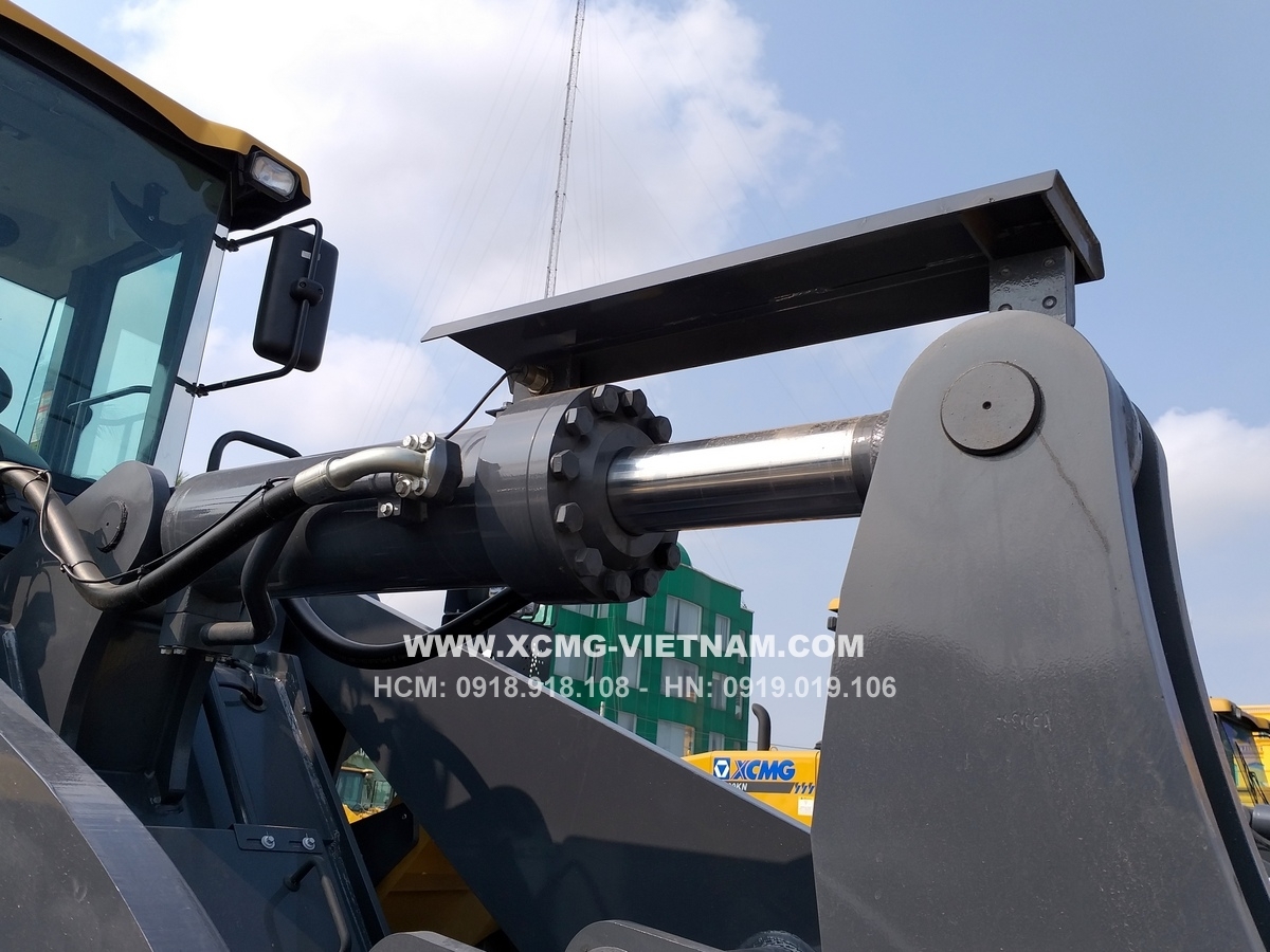 Máy xúc lật XCMG LW500KN, sức nâng 5 tấn, cầu trước 7 tấn. - www.xcmg-vietnam.com