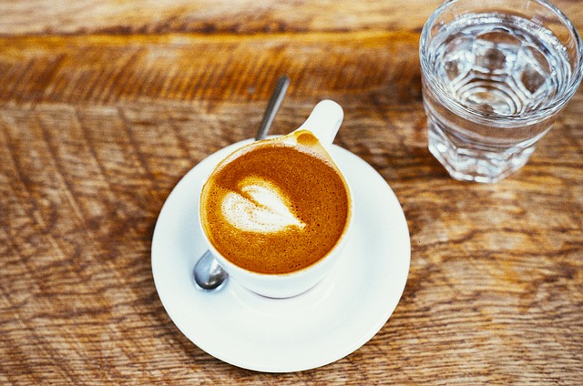 Diary of a Coffee Lover: Why and how do I drink water with coffee?