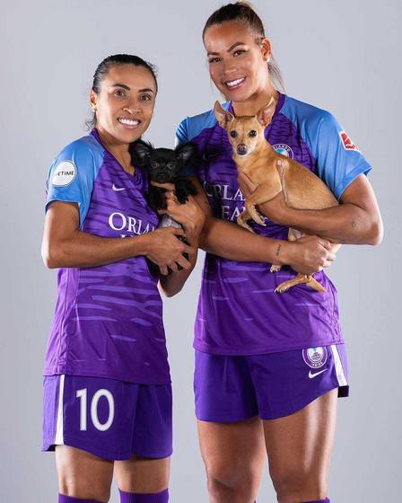 Jogadora Marta está de namorada nova | Um Outro Olhar