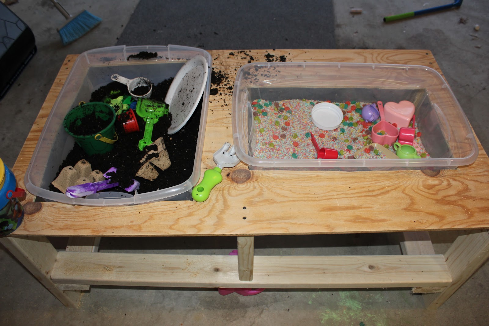 Momma's Fun World: Home made sensory table