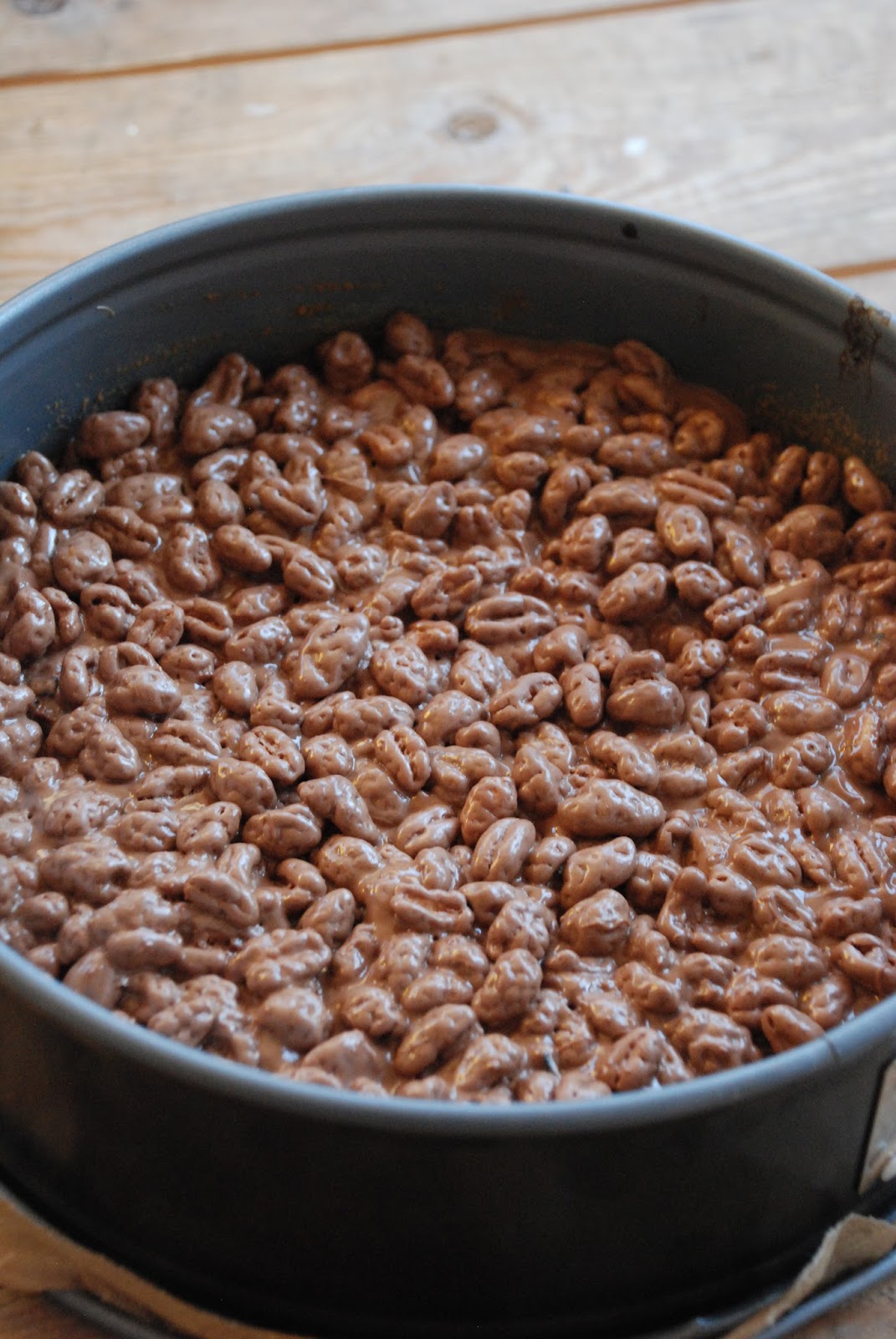 Smaskelismaskens: Lakritskladdkaka med kinapuffstäcke