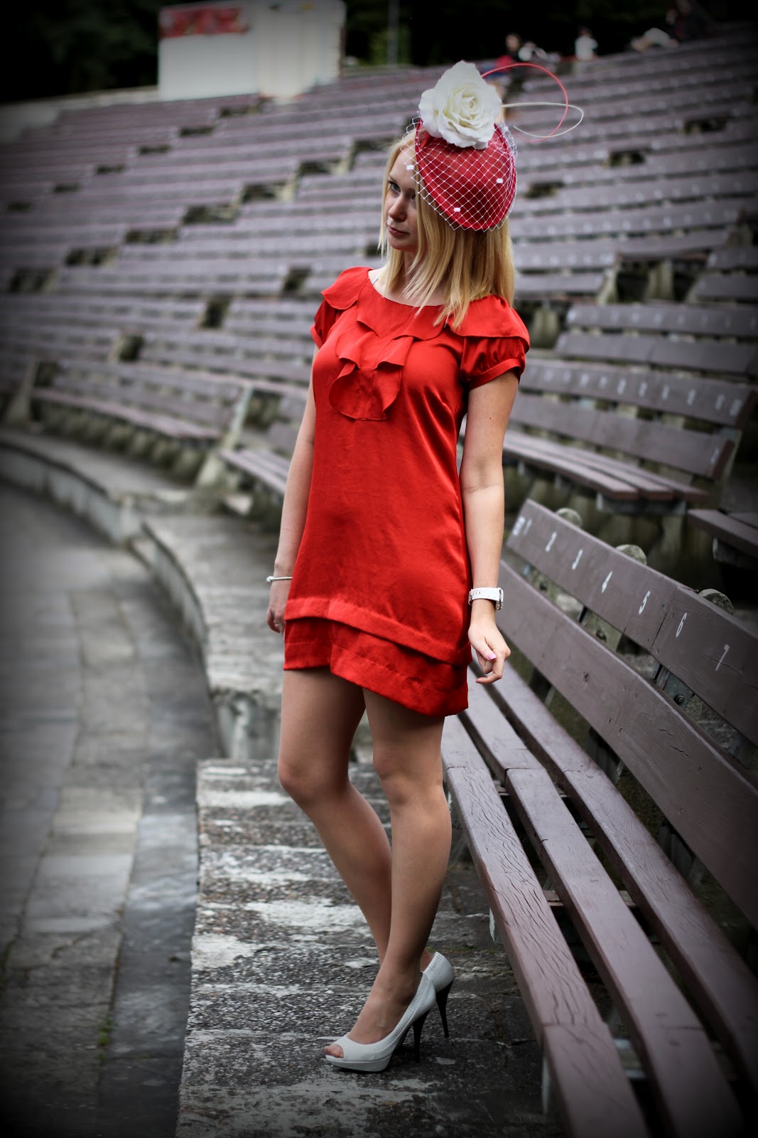 Fascynatoria - WOMEN, FASHION, HATS: Fascynator w operze leśnej