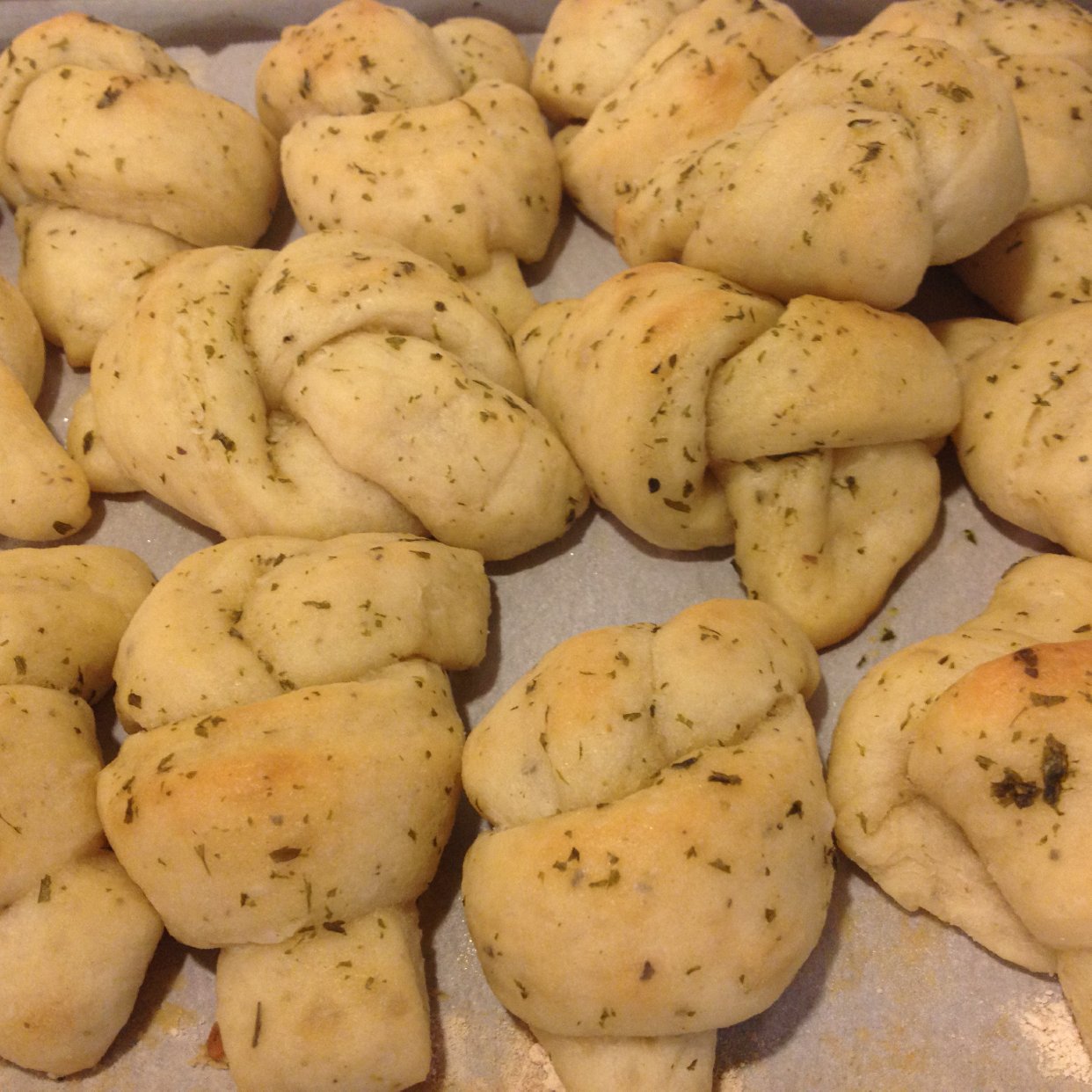 Haute Kippy: Perfect Garlic Knots