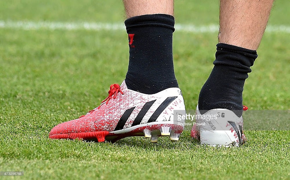 Steven Gerrard Unveils Special Adidas Predator Instinct Boots for Last ...