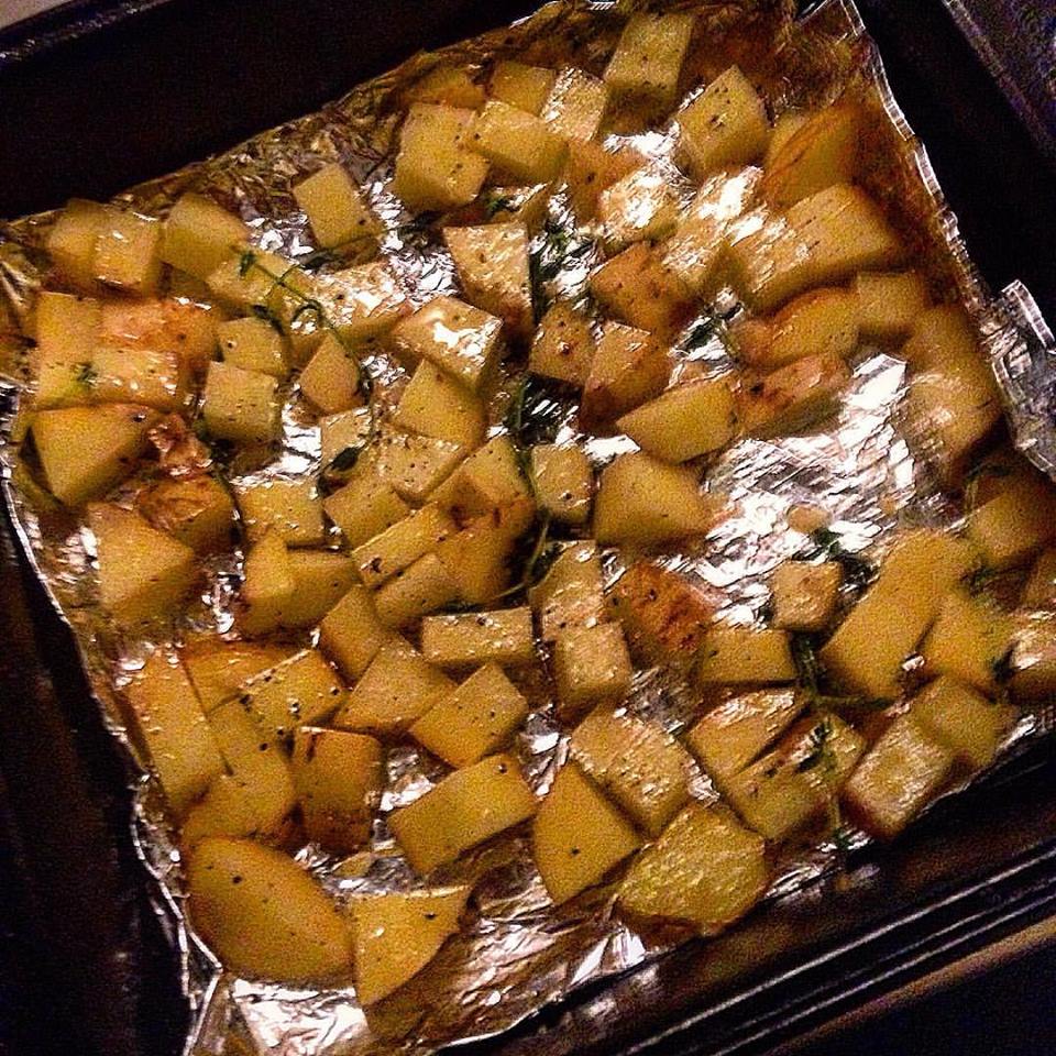 MATTYB BAKES: GARLIC AND THYME ROAST TATER CUBES