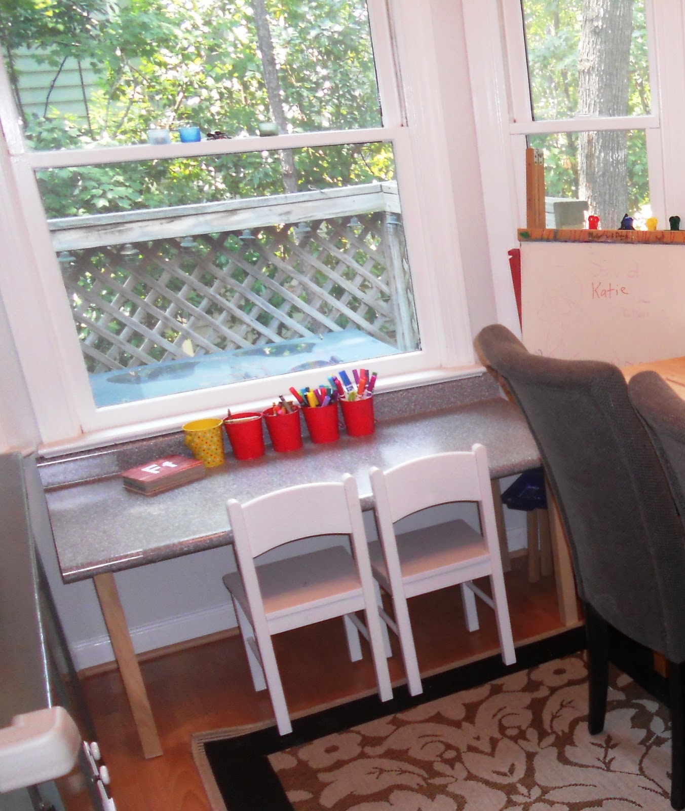 PeaHen Pad: Kid's craft/art table