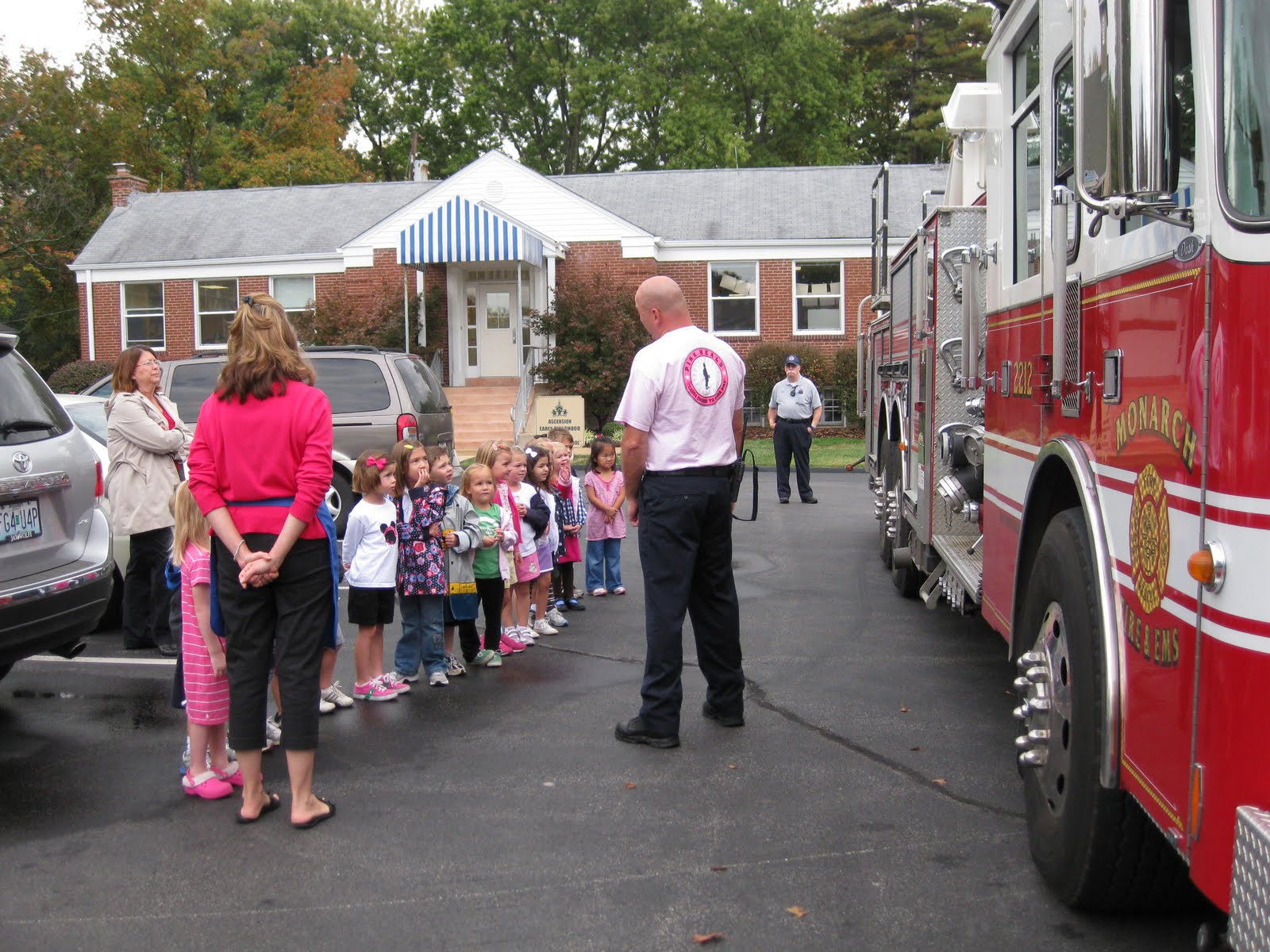 Foxham: Fire Department Visits Little School