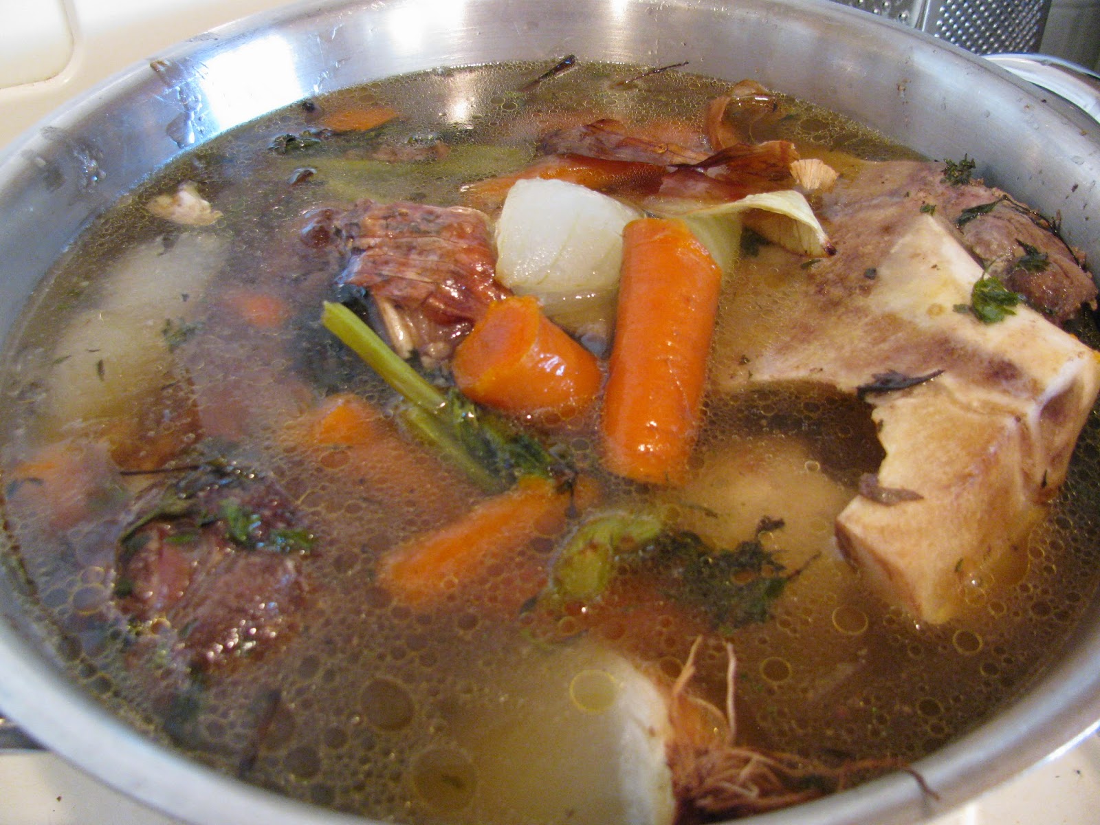 How to Make Bone Broth or Beef Stock - Proverbs 31 Homestead