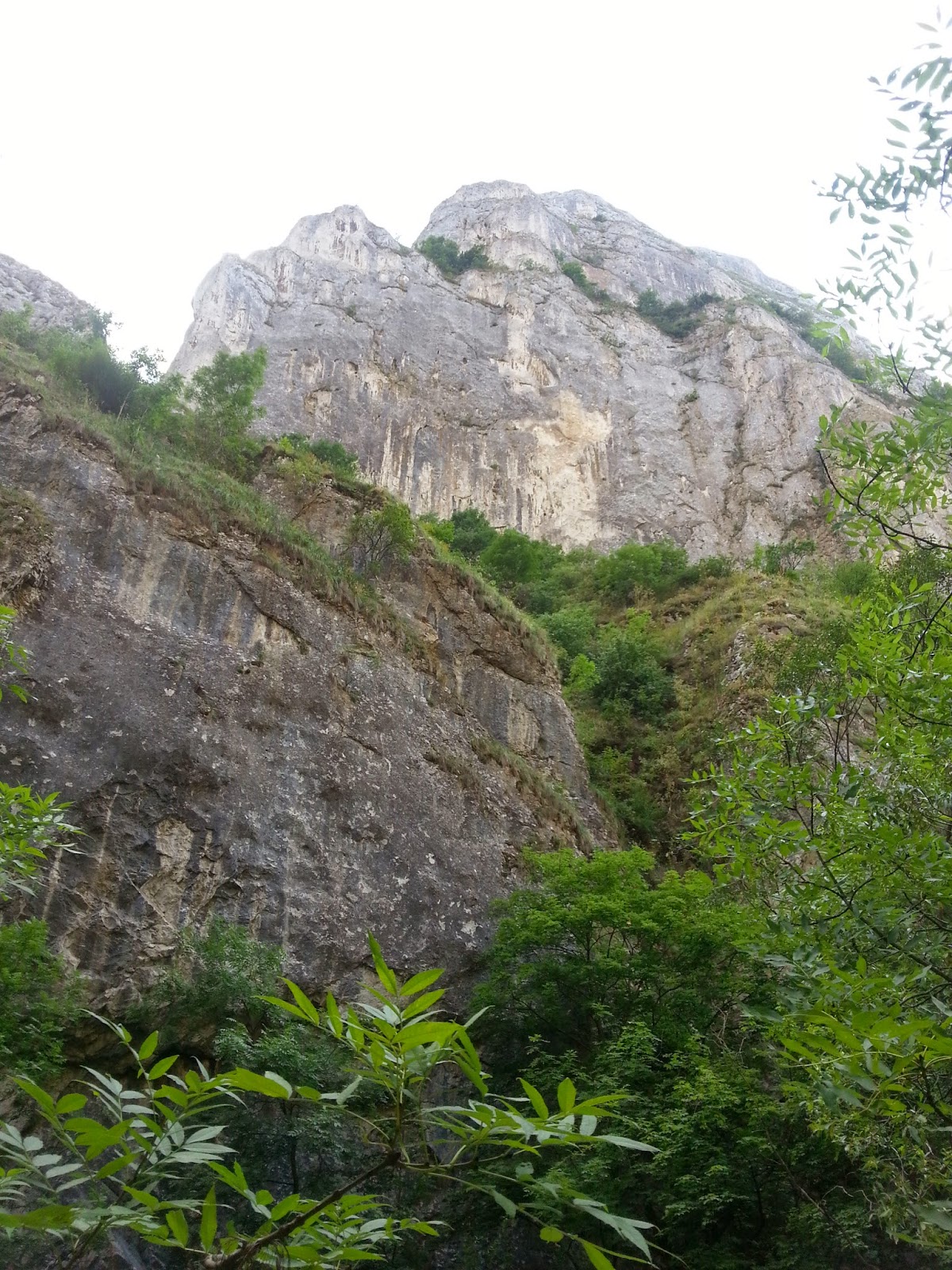 Atentie!!! Cad pietre - huhurez.com