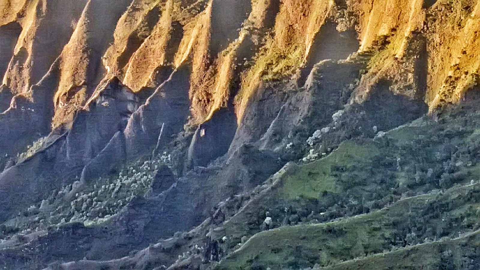 Raising Islands--Hawai'i science and environment: Hole in Kalalau ridge ...