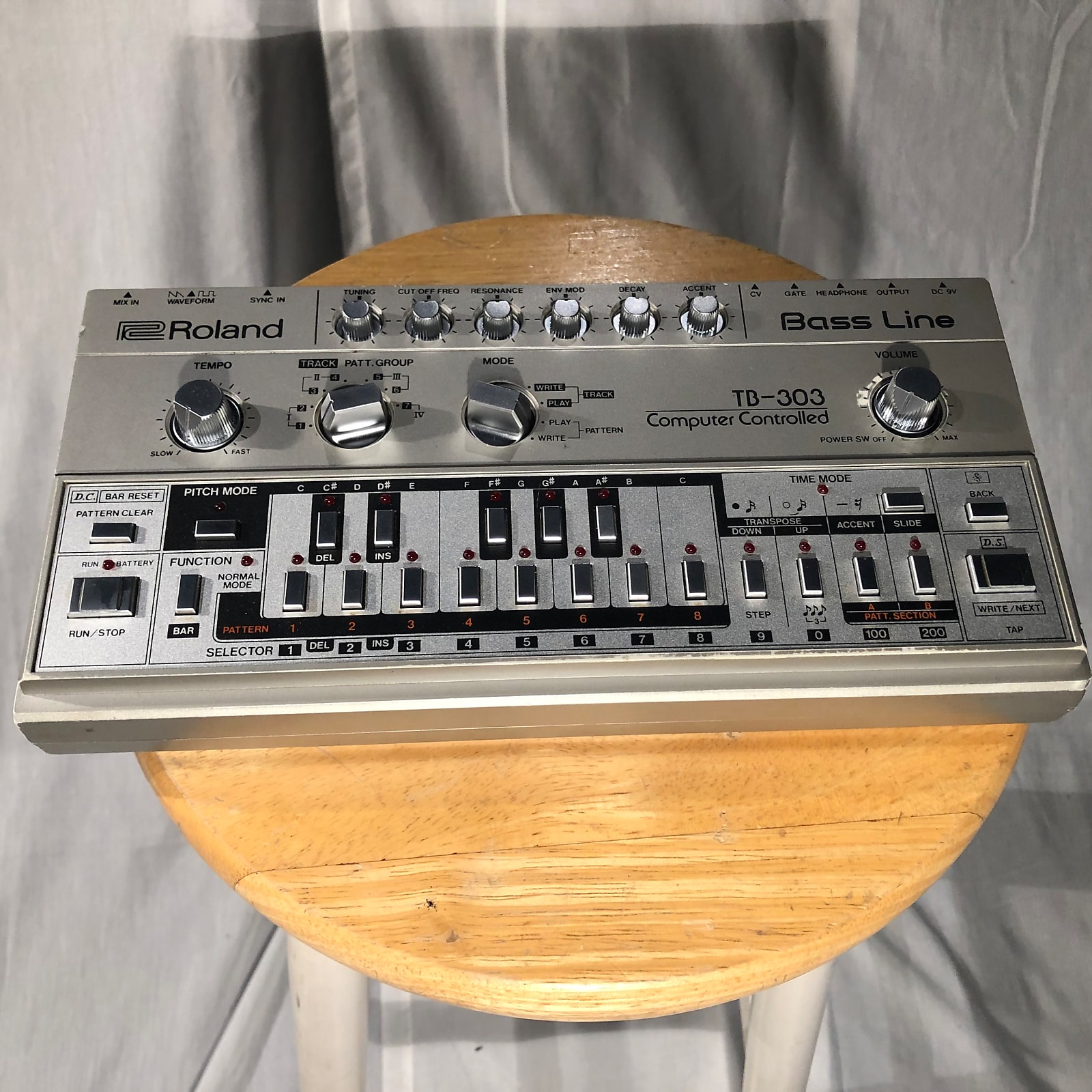 MATRIXSYNTH: Roland TB-303 Bass Line Synthesizer