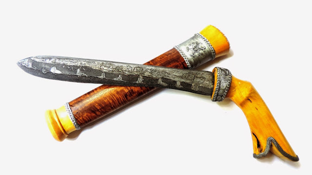 Berbagai Macam Bentuk Badik - Badik Pamor