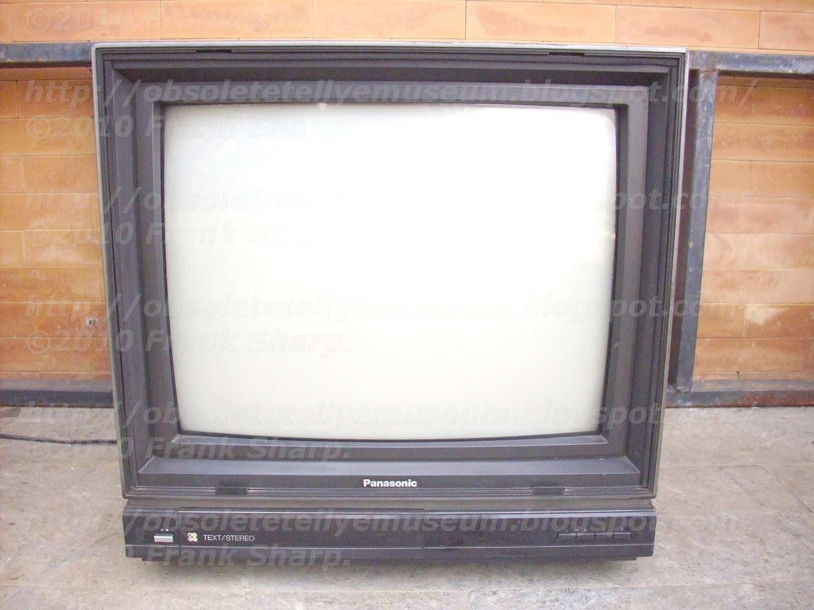 Obsolete Technology Tellye !: PANASONIC TX-C22IR YEAR 1985.