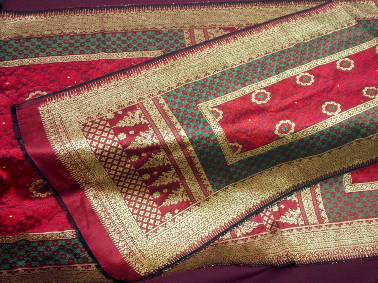 Jual Songket Palembang: Songket Palembang motif bungo cino merah hijau