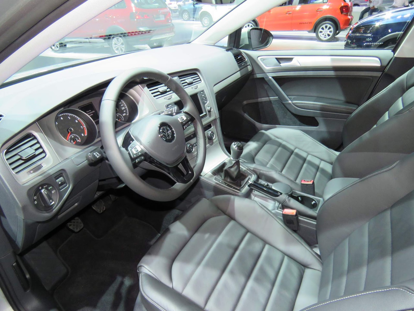 VW Golf TSI 2017: Comfortline, Highline e GTI - vídeos, fotos