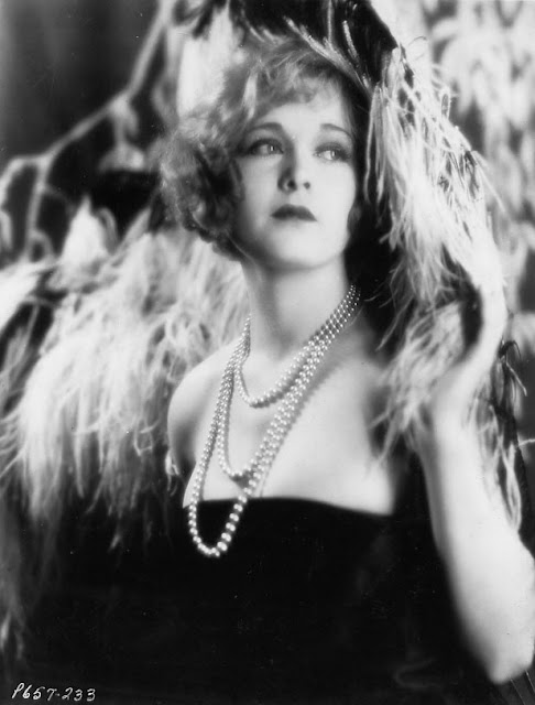 It's The Pictures That Got Small ...: THE WEDNESDAY GLAMOUR 15!