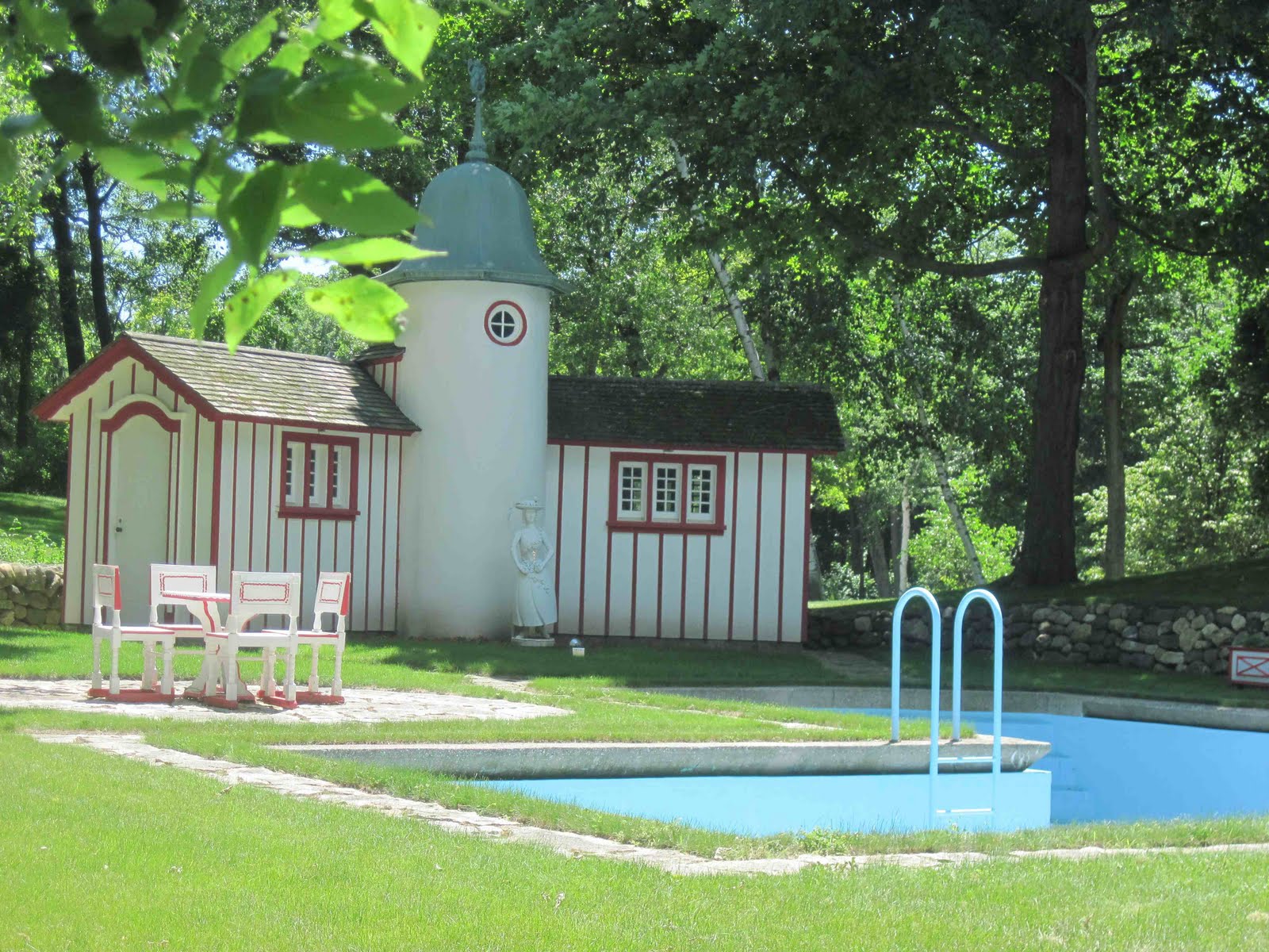 Pleasant Living: TEN CHIMNEYS