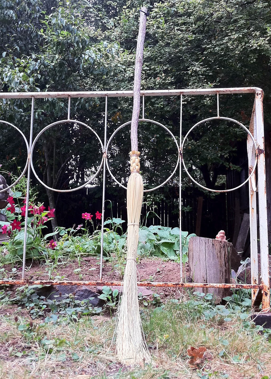 MAKING A CLEAN SWEEP: Wedding Brooms and Handfasting Besoms