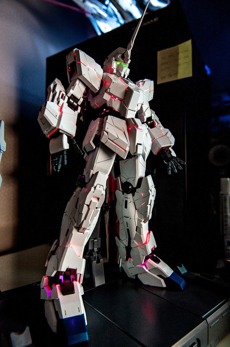 GUNDAM GUY: PG 1/60 RX-0 Unicorn Gundam w/ LED - Build Images