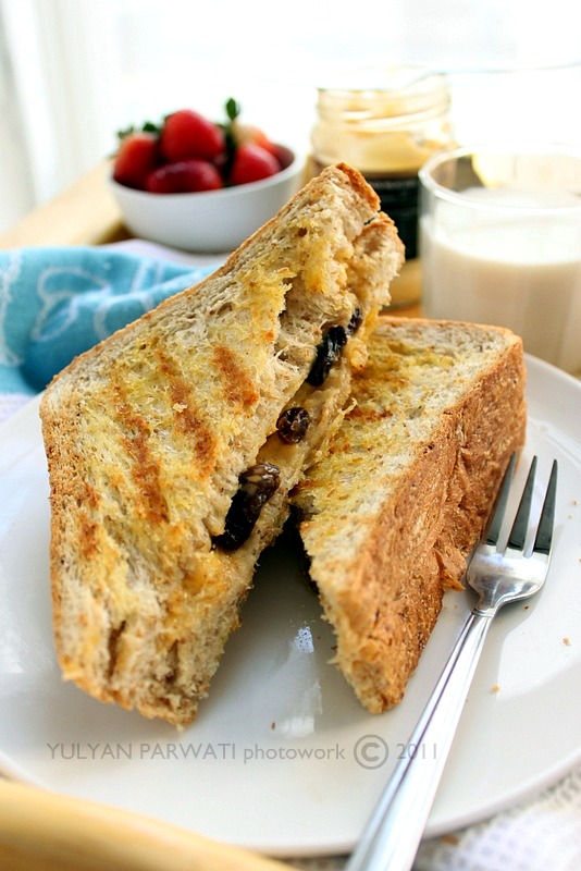 Cooking With Love: Grilled Cheese Raisin Sandwich